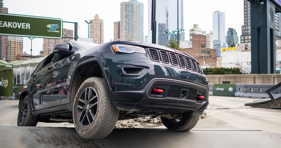 Just How Awesome Is the 2018 Grand Cherokee Trackhawk? - 495 Chrysler ...
